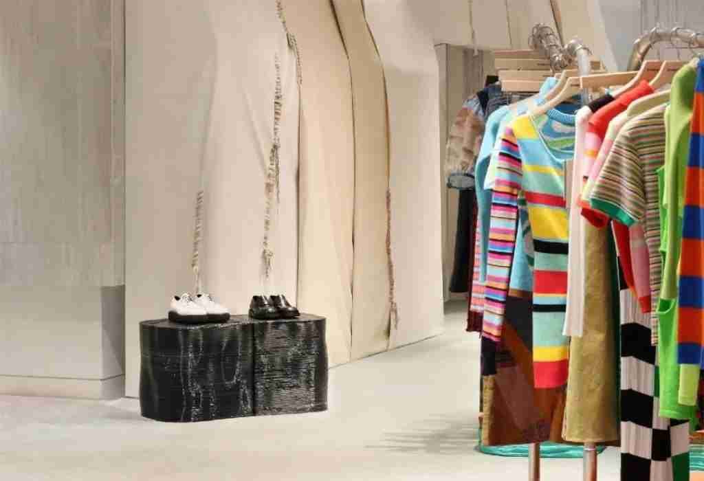 7 Display Techniques to Make Your Clothing Store a Hotspot! - Chinov ...