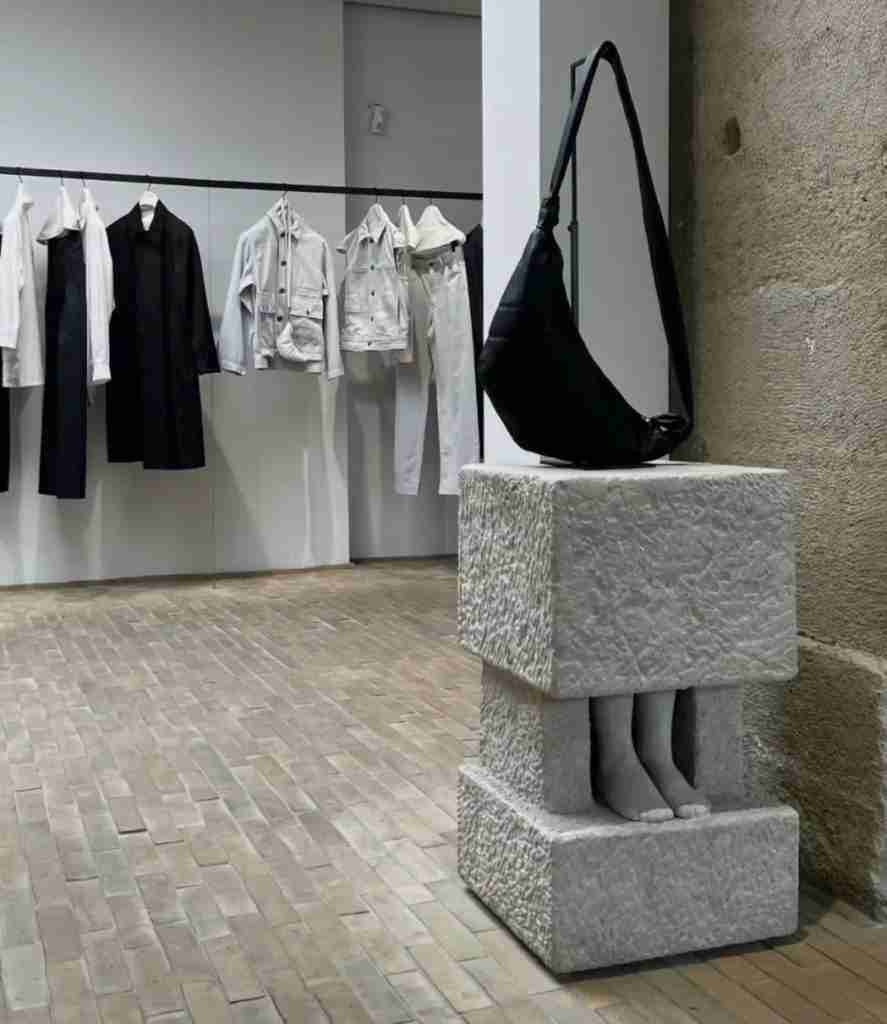 7 Display Techniques to Make Your Clothing Store a Hotspot! - Chinov ...