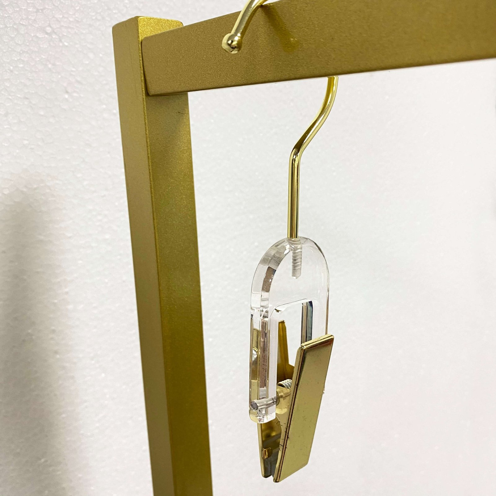 Acrylic Bra Clips Crystal Socks Scarf Necktie Hanger Clips - Chinov Display