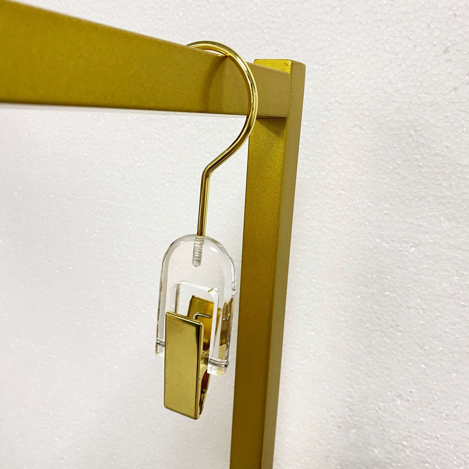 Acrylic Bra Clips Crystal Socks Scarf Necktie Hanger Clips - Chinov Display