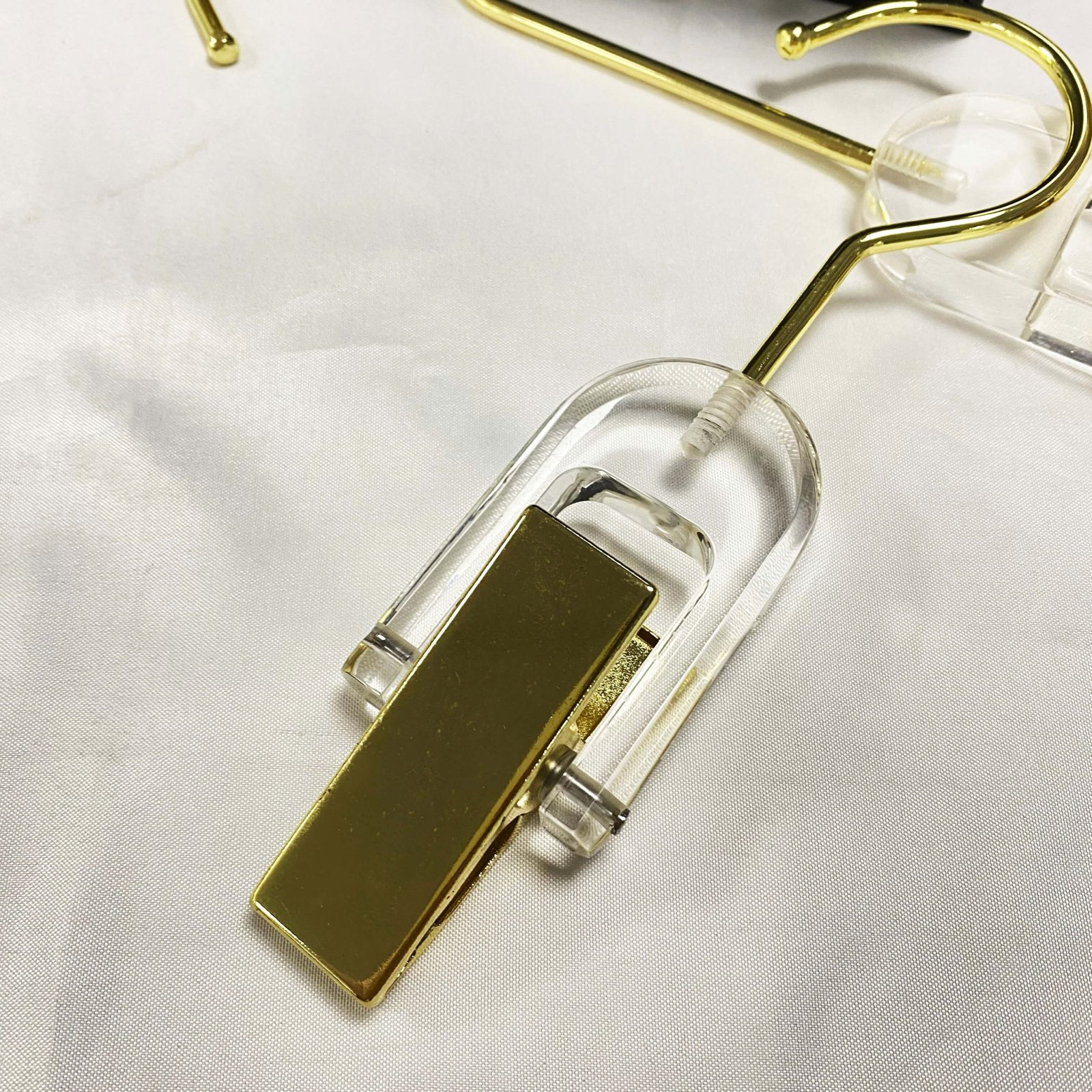 Acrylic Bra Clips Crystal Socks Scarf Necktie Hanger Clips - Chinov Display